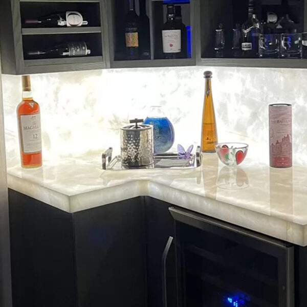 Backlit onyx countertop for a bar in Palm Beach - lumiron